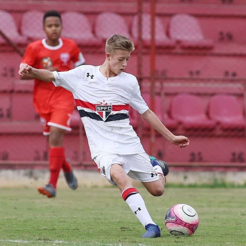 Meia Enzo Boer, da base do São Paulo, é o mais novo cliente da Un1que ...