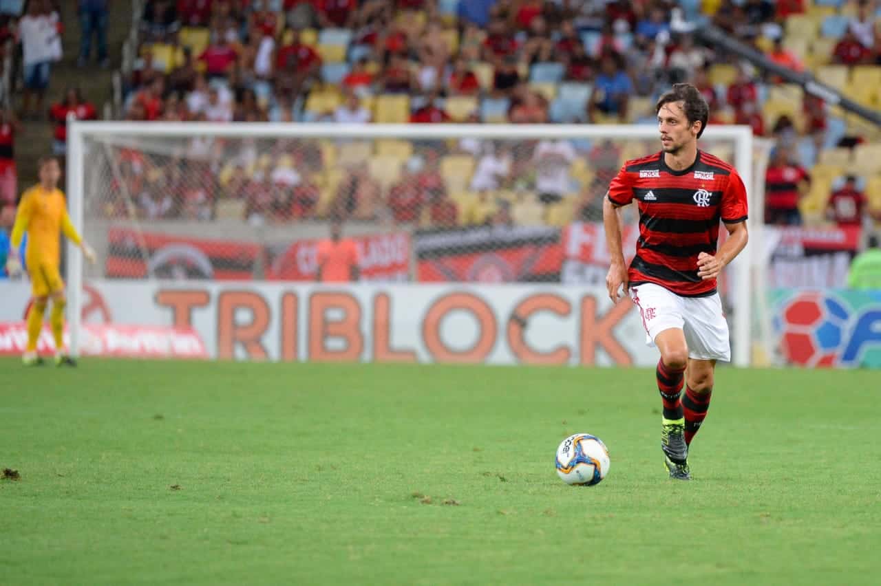 De cabeça, Rodrigo Caio marca primeiro gol com a camisa do Flamengo ...