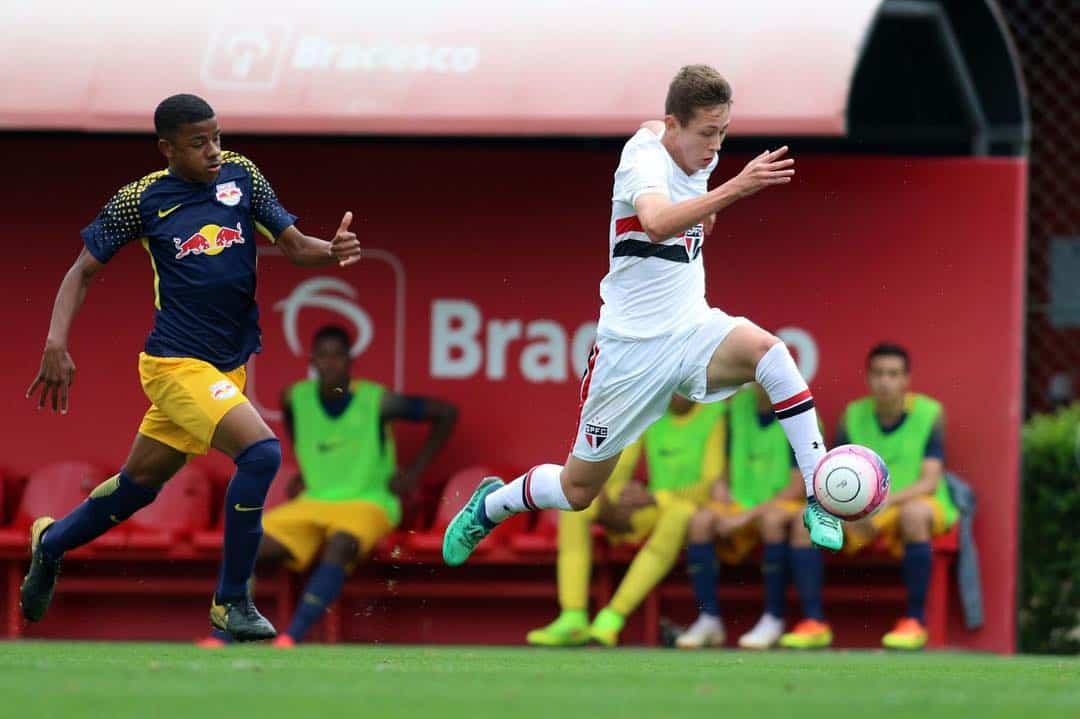 Patryck renova com o São Paulo e vira opção na ausência de Reinaldo ...