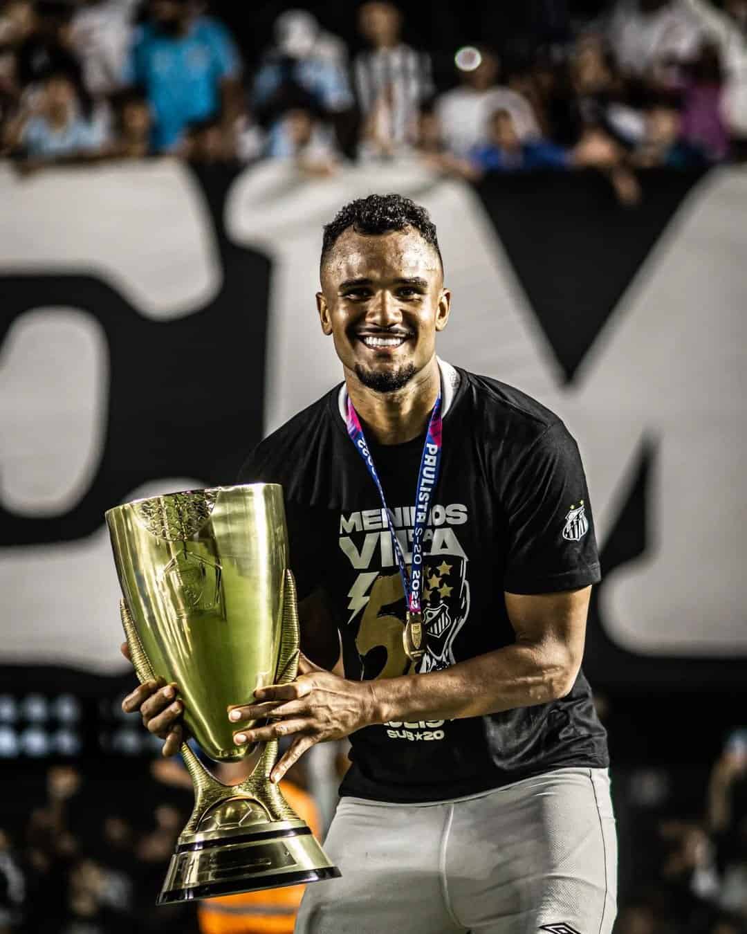 Derick é campeão Paulista Sub-20 pelo Santos - Un1que Football